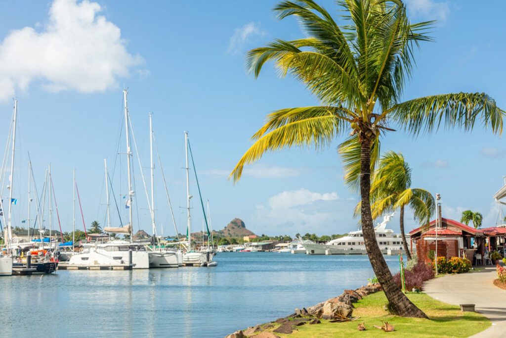 EXPLORING CASTRIES - POCKET TRAVEL